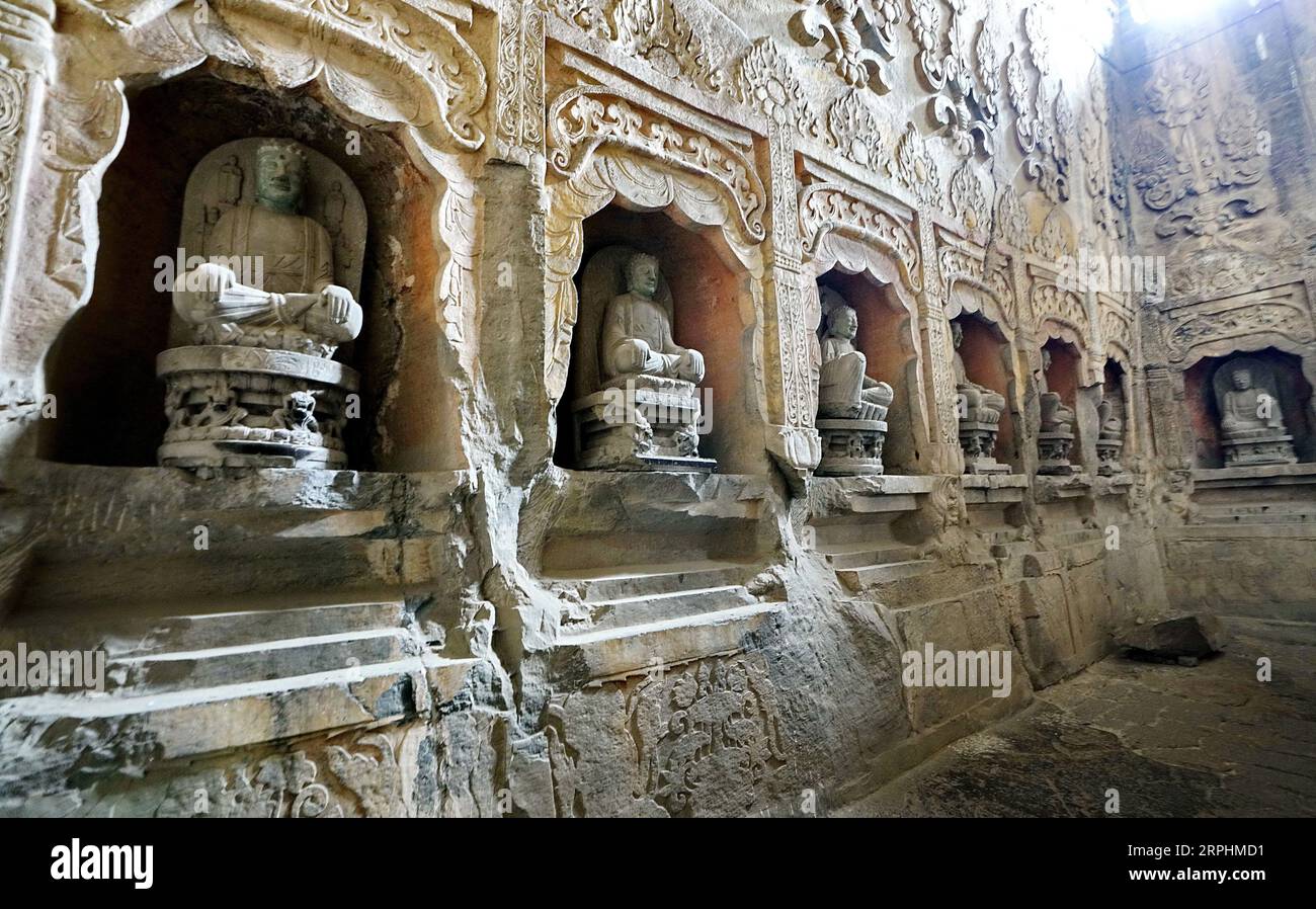 191113 -- HANDAN, Nov. 13, 2019 -- Photo taken on Nov. 12, 2019 shows ...