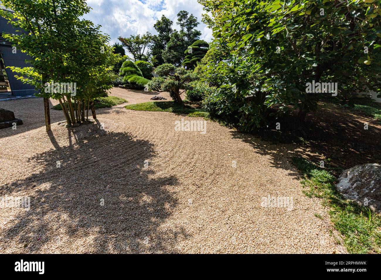 Nihon Teien Ryobo Momijitei Dry Garden- Although the facility is ...