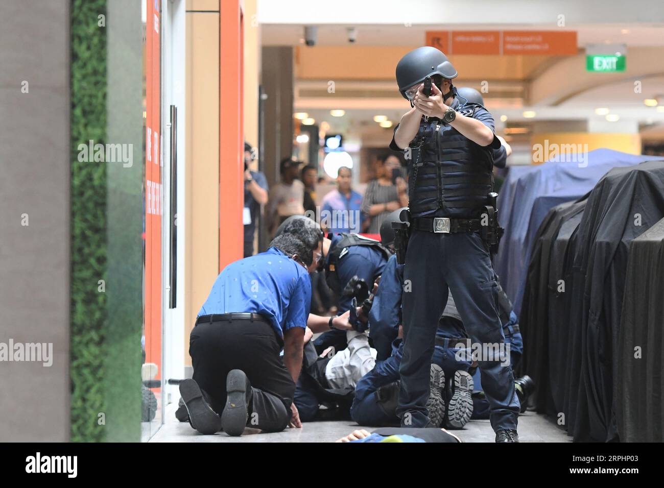 Singapore police force hi-res stock photography and images - Alamy