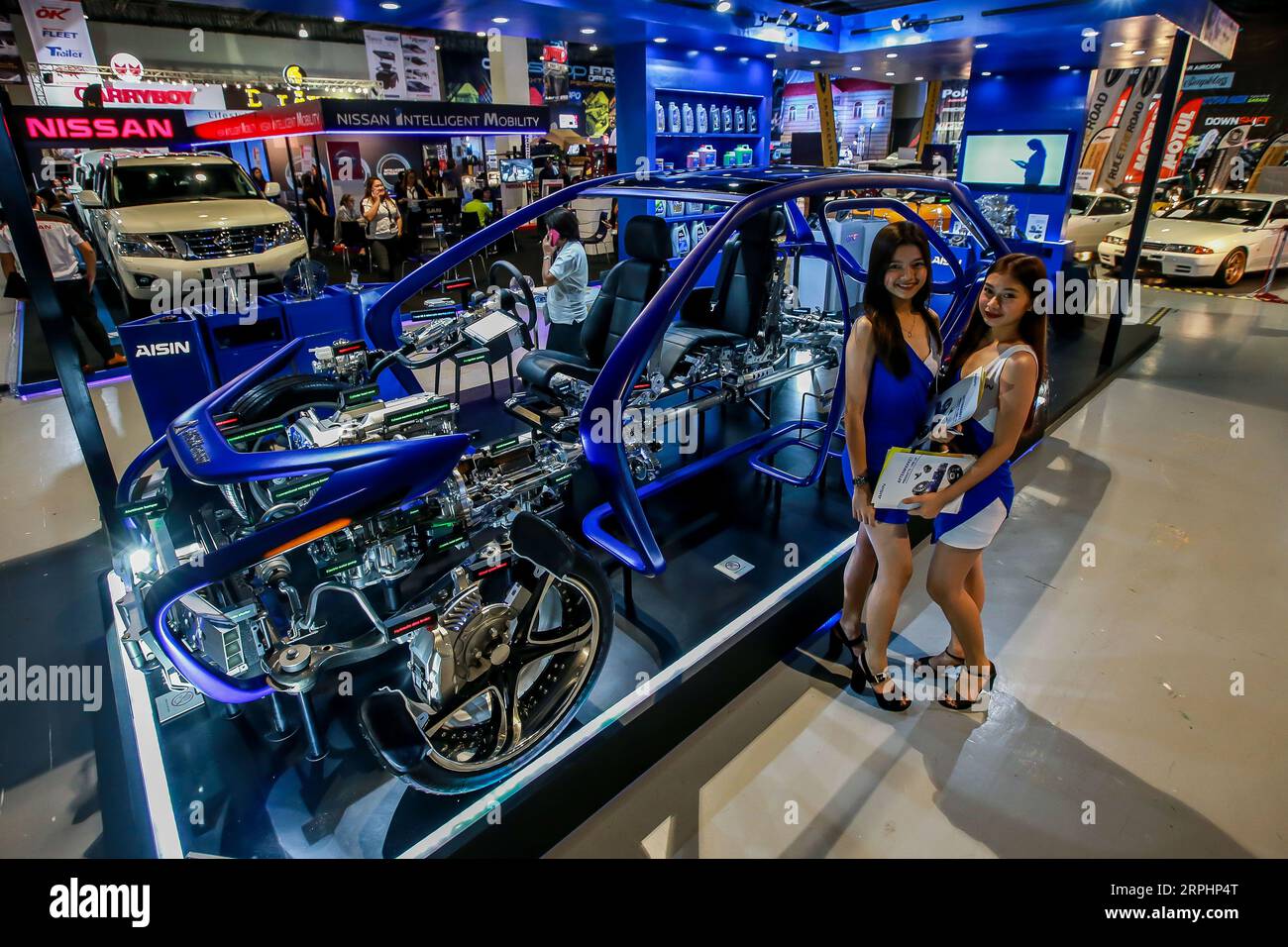 191115 -- PASAY CITY, Nov. 15, 2019 -- Models pose beside an exhibited ...