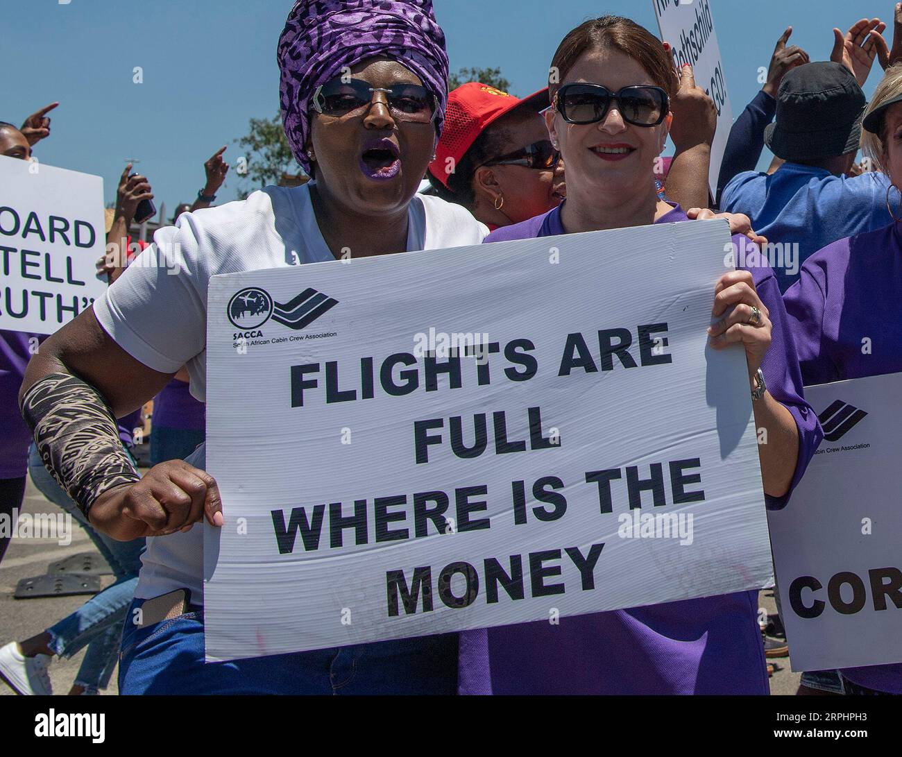 South african airways cabin crew hi-res stock photography and images ...