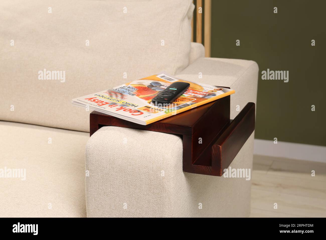 Tv magazine read hi-res stock photography and images - Alamy