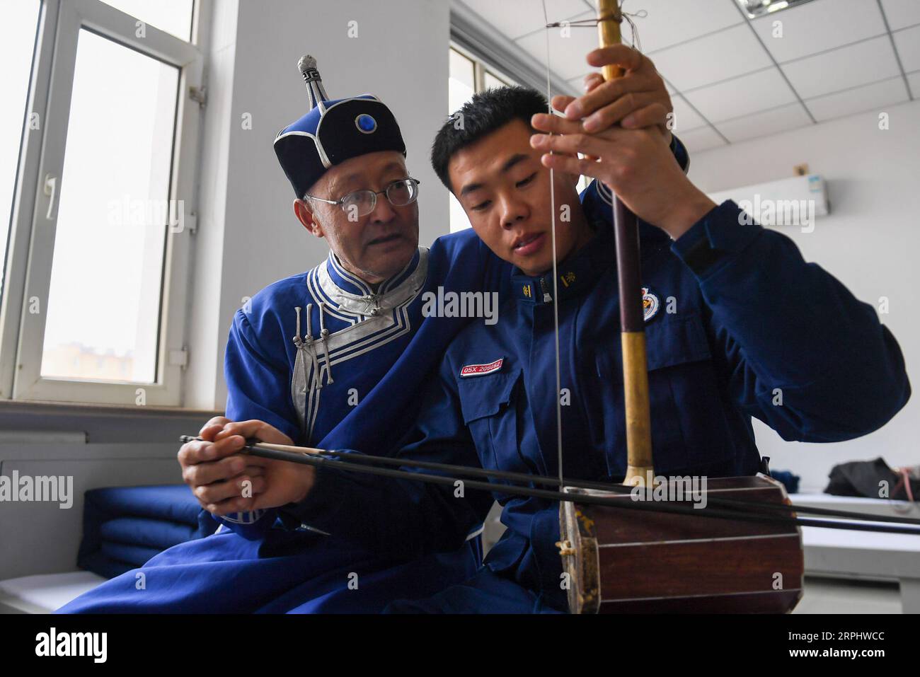 Firefighting citizens hi-res stock photography and images - Alamy