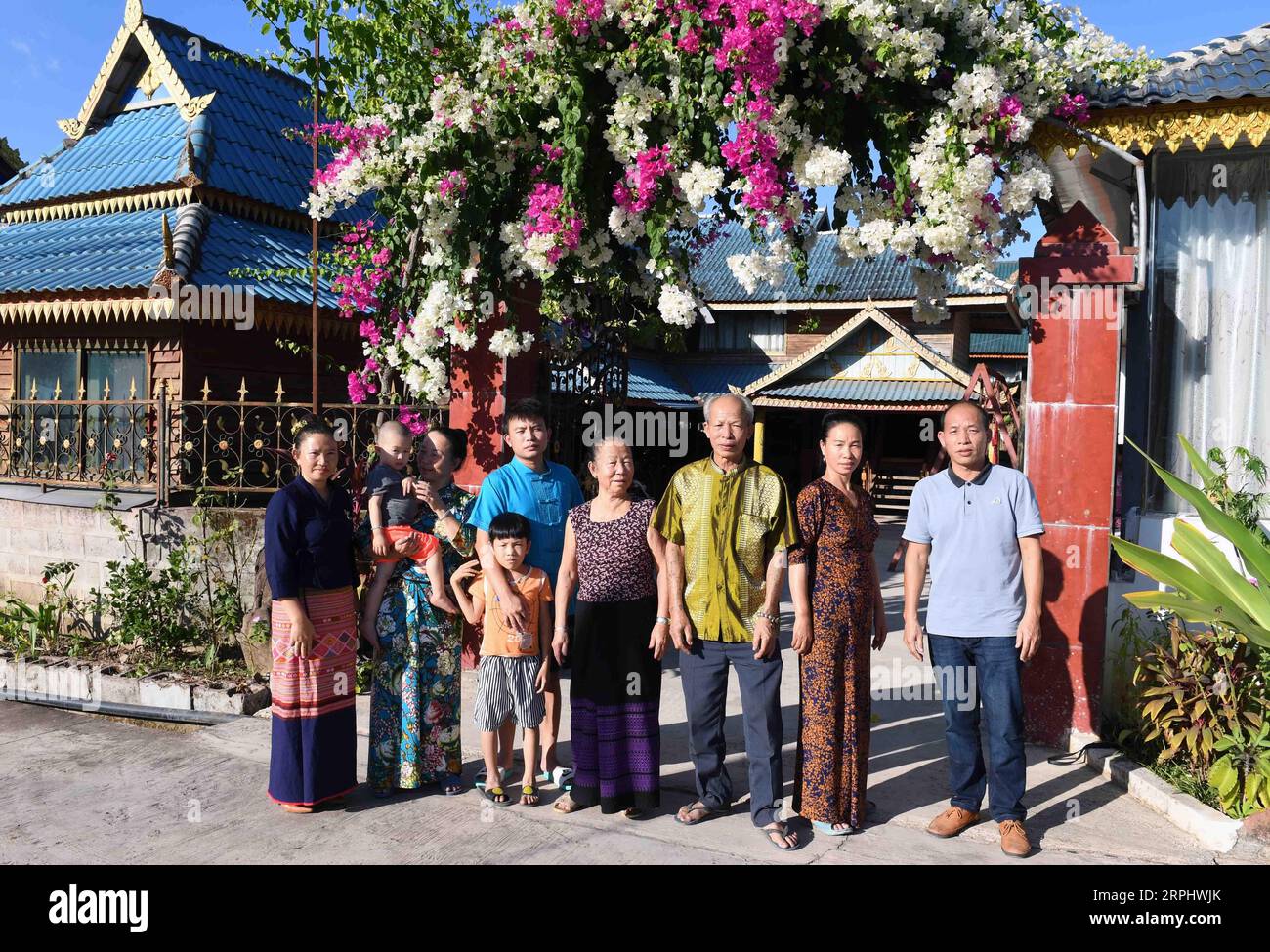 191118 -- MENGLA, Nov. 18, 2019 -- Bo Guangxiang 3rd R and his family ...