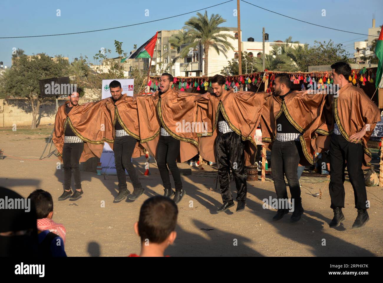 Palestinian dabka dance hi-res stock photography and images - Alamy