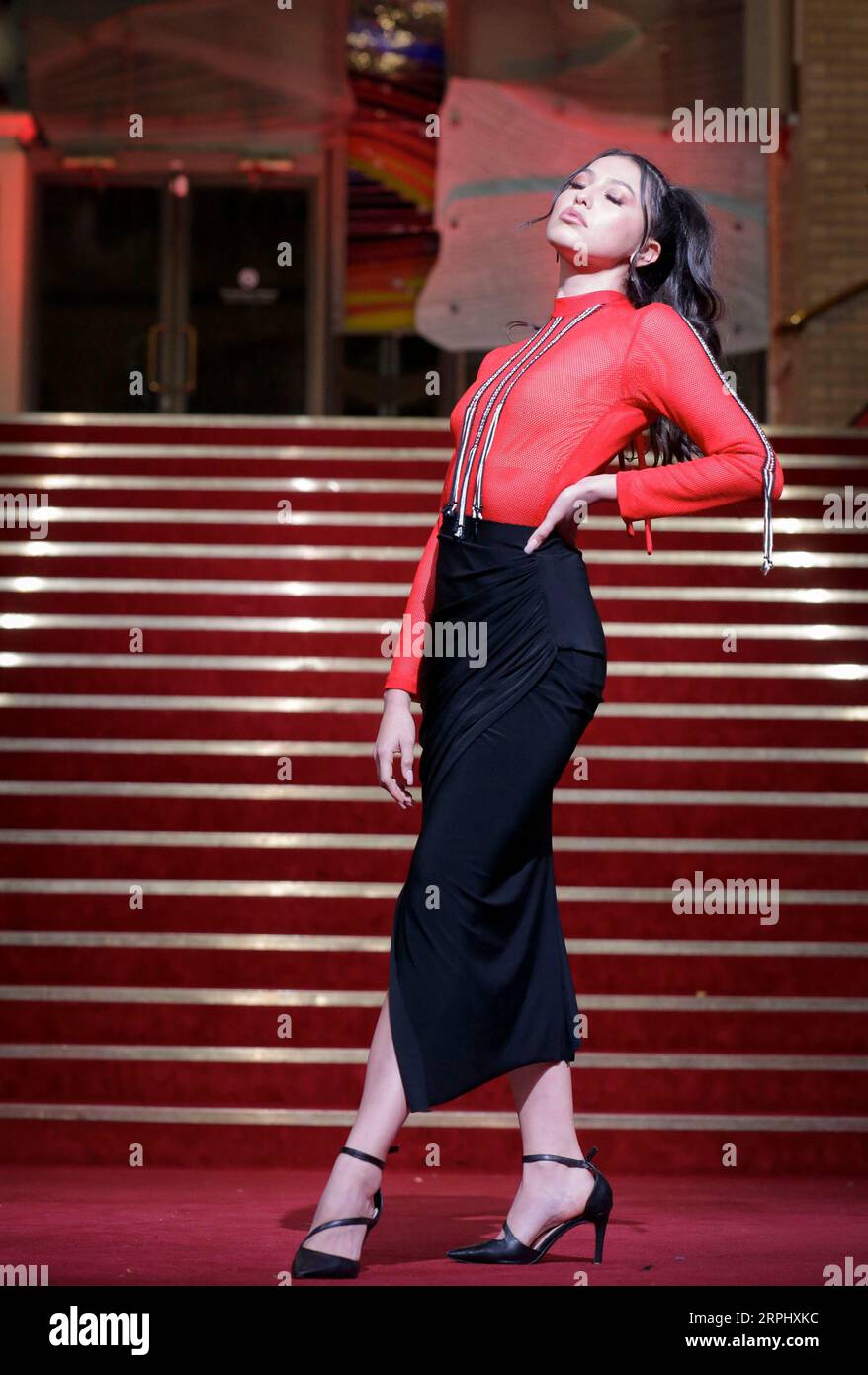 Indigenous fashion hi-res stock photography and images - Alamy