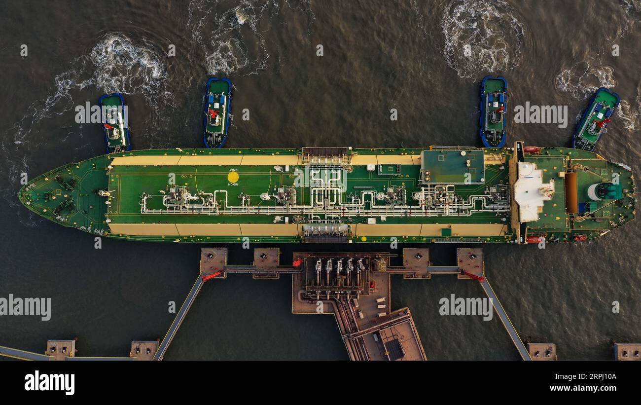 Lng terminal china hi-res stock photography and images - Alamy