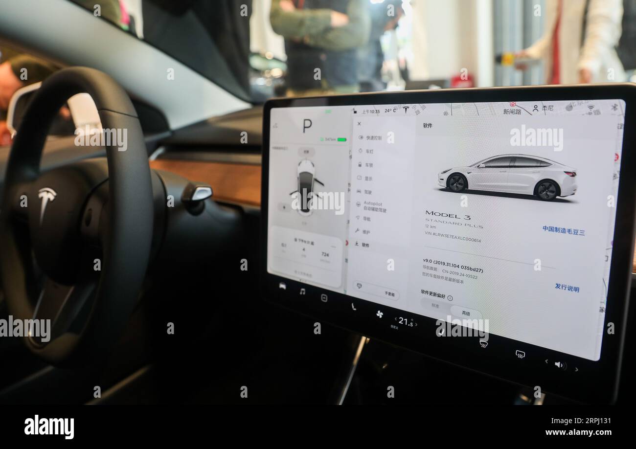 Tesla model s interior hi-res stock photography and images - Alamy