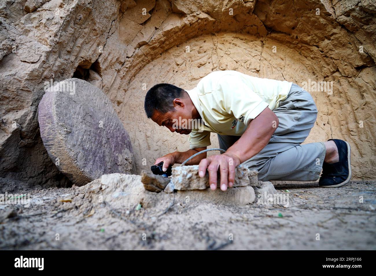 Pit checks hi-res stock photography and images - Alamy