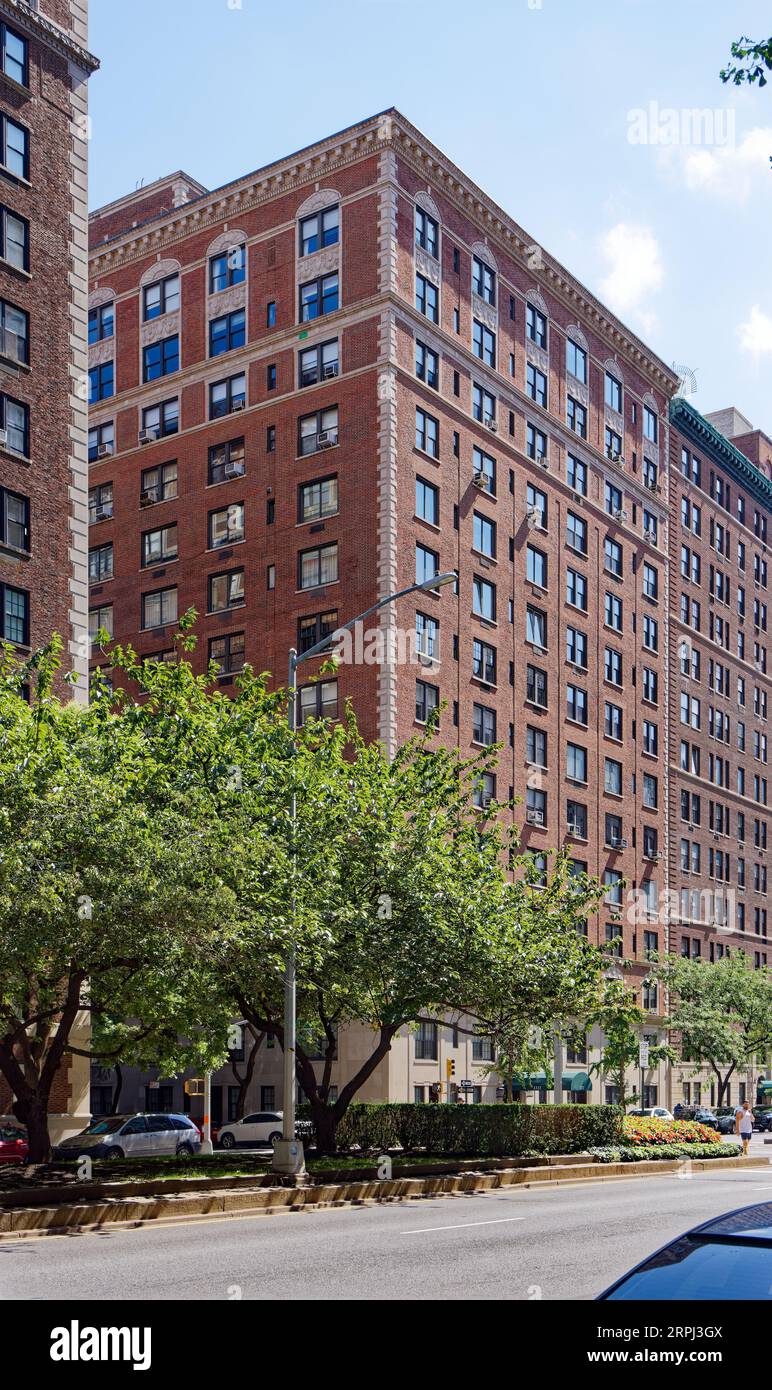 Upper East Side: 1111 Park Avenue, a NYC landmark, was built in 1925 to ...