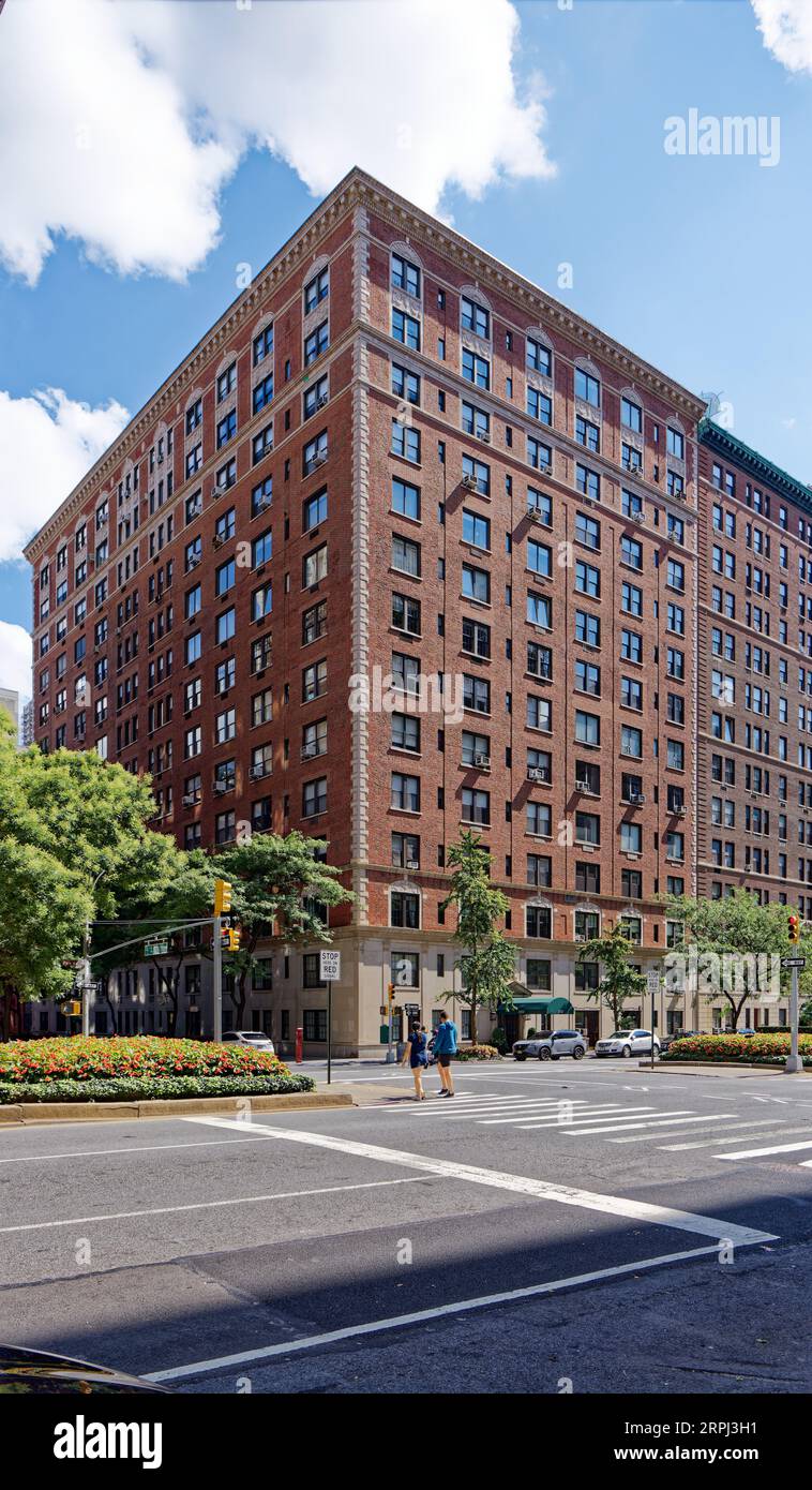Upper East Side: 1111 Park Avenue, a NYC landmark, was built in 1925 to ...