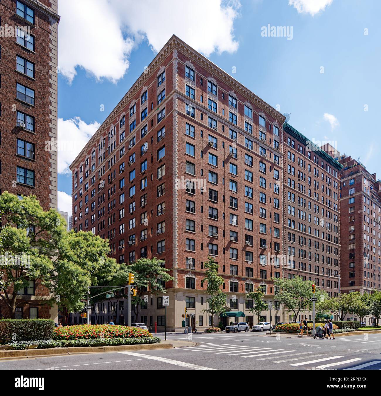 Upper East Side: 1111 Park Avenue, a NYC landmark, was built in 1925 to ...