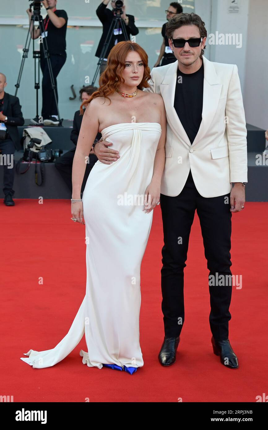 Bella thorne and mark emms hi-res stock photography and images - Alamy