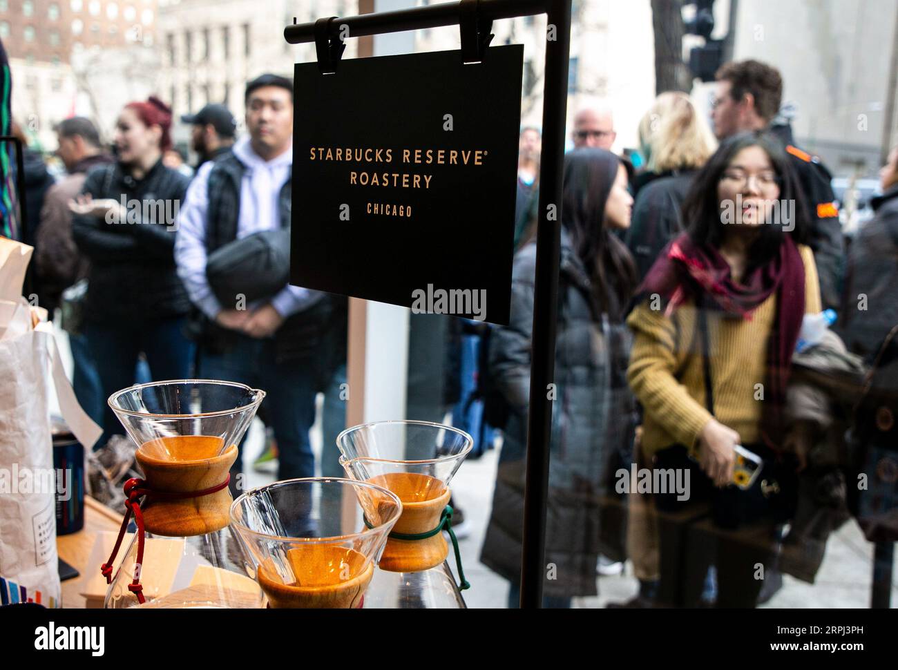 Starbucks chicago roastery hi-res stock photography and images - Alamy