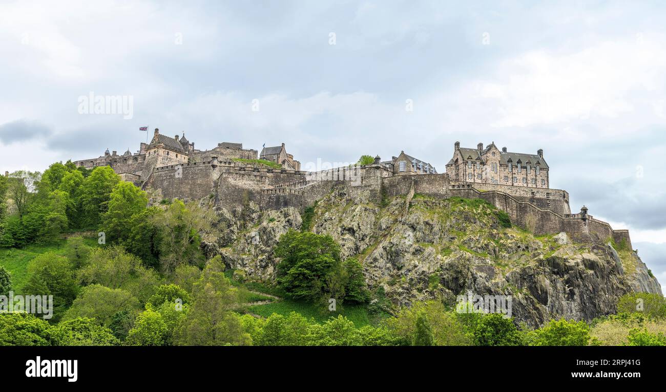 Edinburgh Castle on Castle Rock in Edinburgh Scotland Stock Photo - Alamy