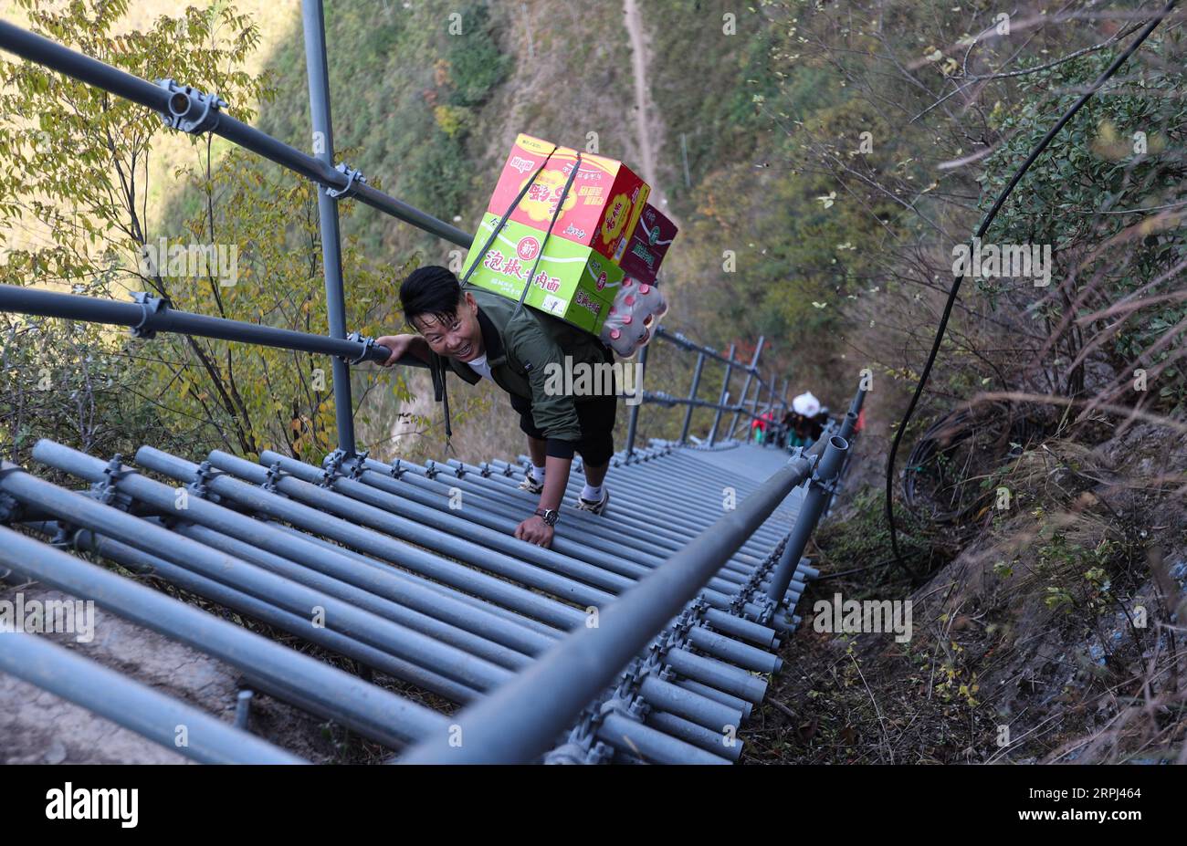 800 meter cliff on a steel ladder hi-res stock photography and images ...