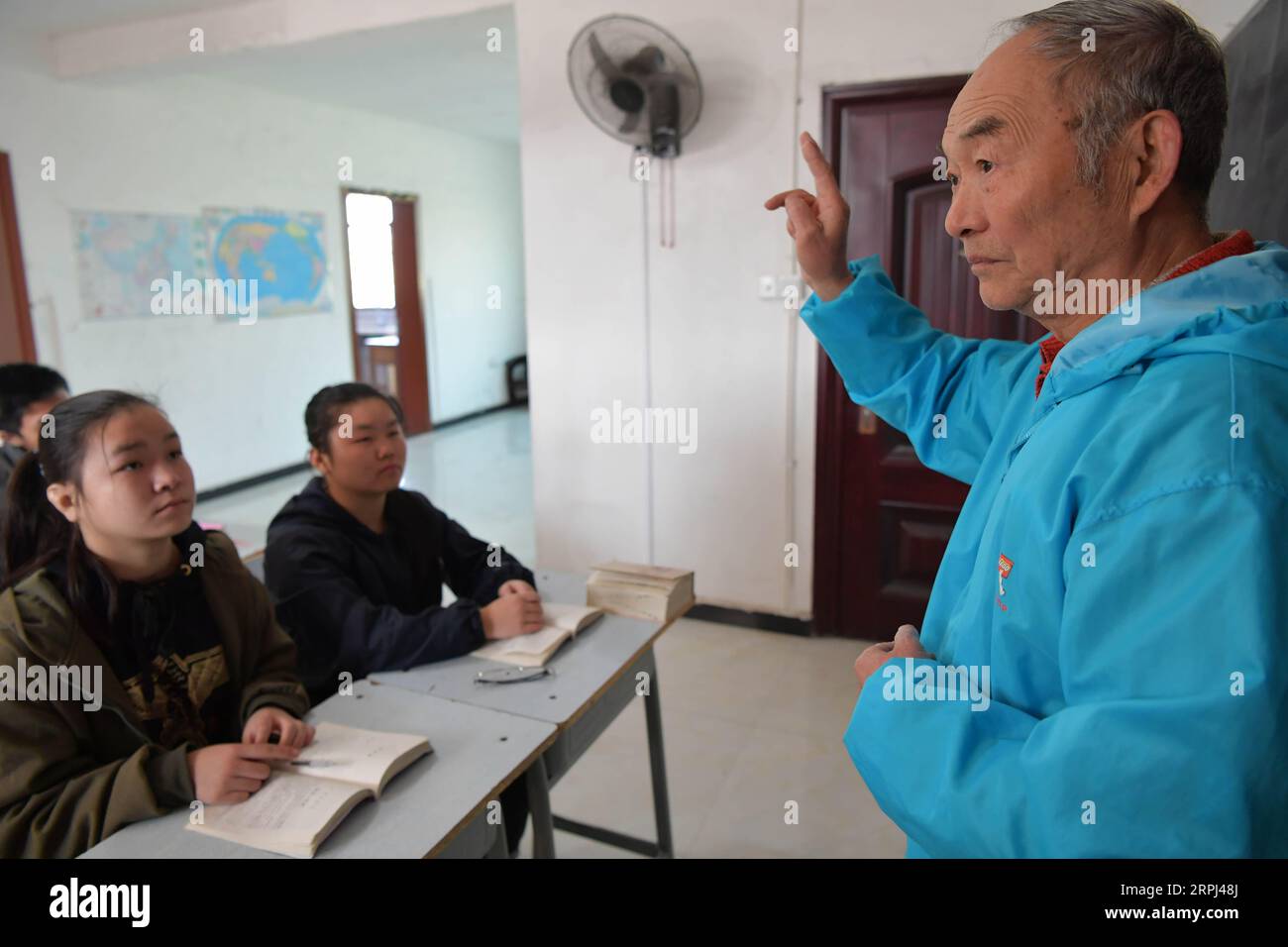 Children sign language teacher hi-res stock photography and images - Alamy