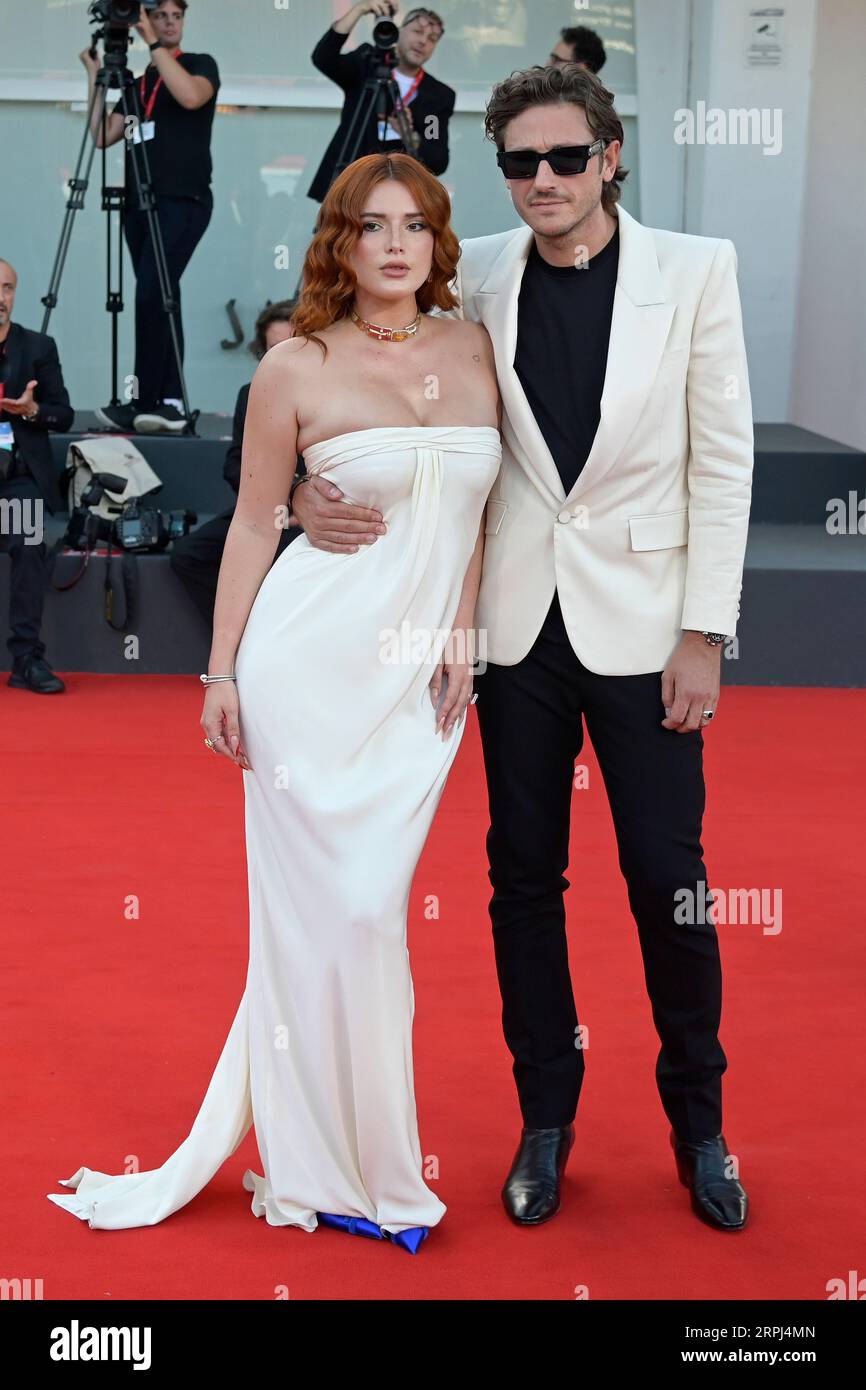 Bella thorne and mark emms hi-res stock photography and images - Alamy