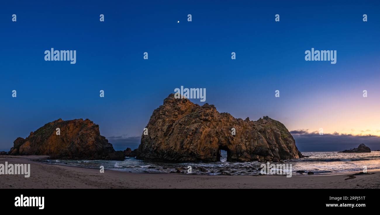 Famous rock arch hi-res stock photography and images - Alamy