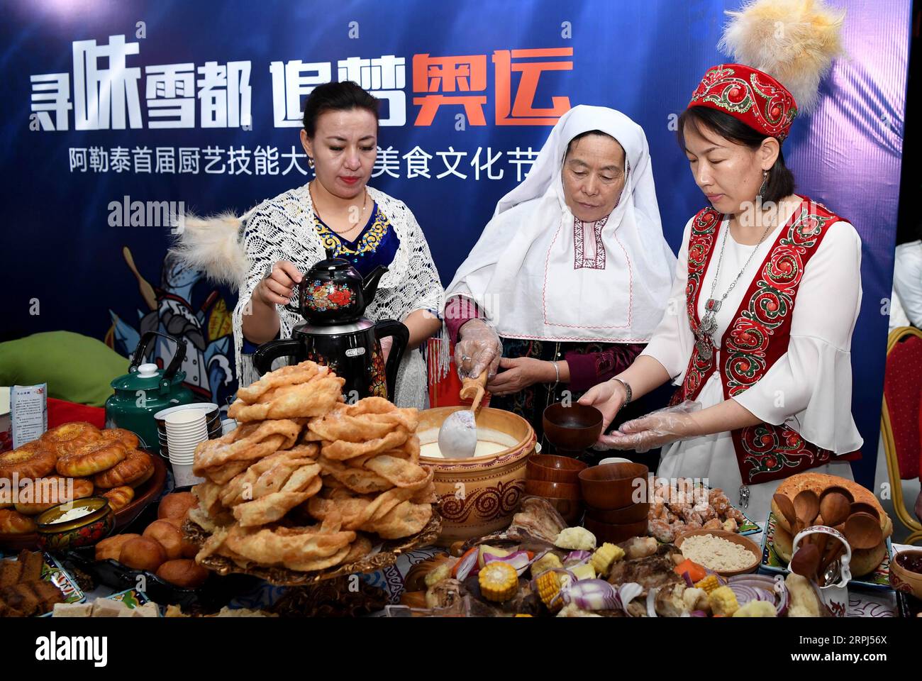 191127 -- ALTAY, Nov. 27, 2019 Xinhua -- Women of Kazakh ethnic group ...