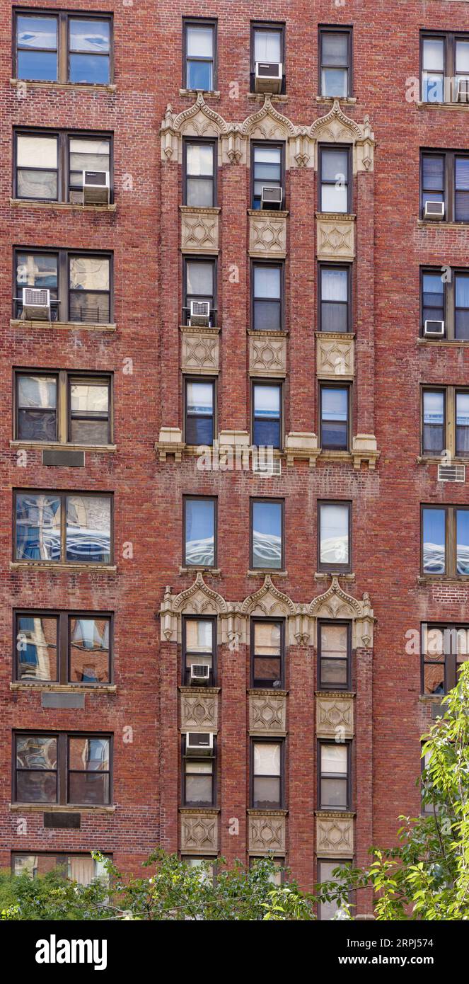 Upper East Side: Schwartz & Gross designed apartment house 1070 Park ...