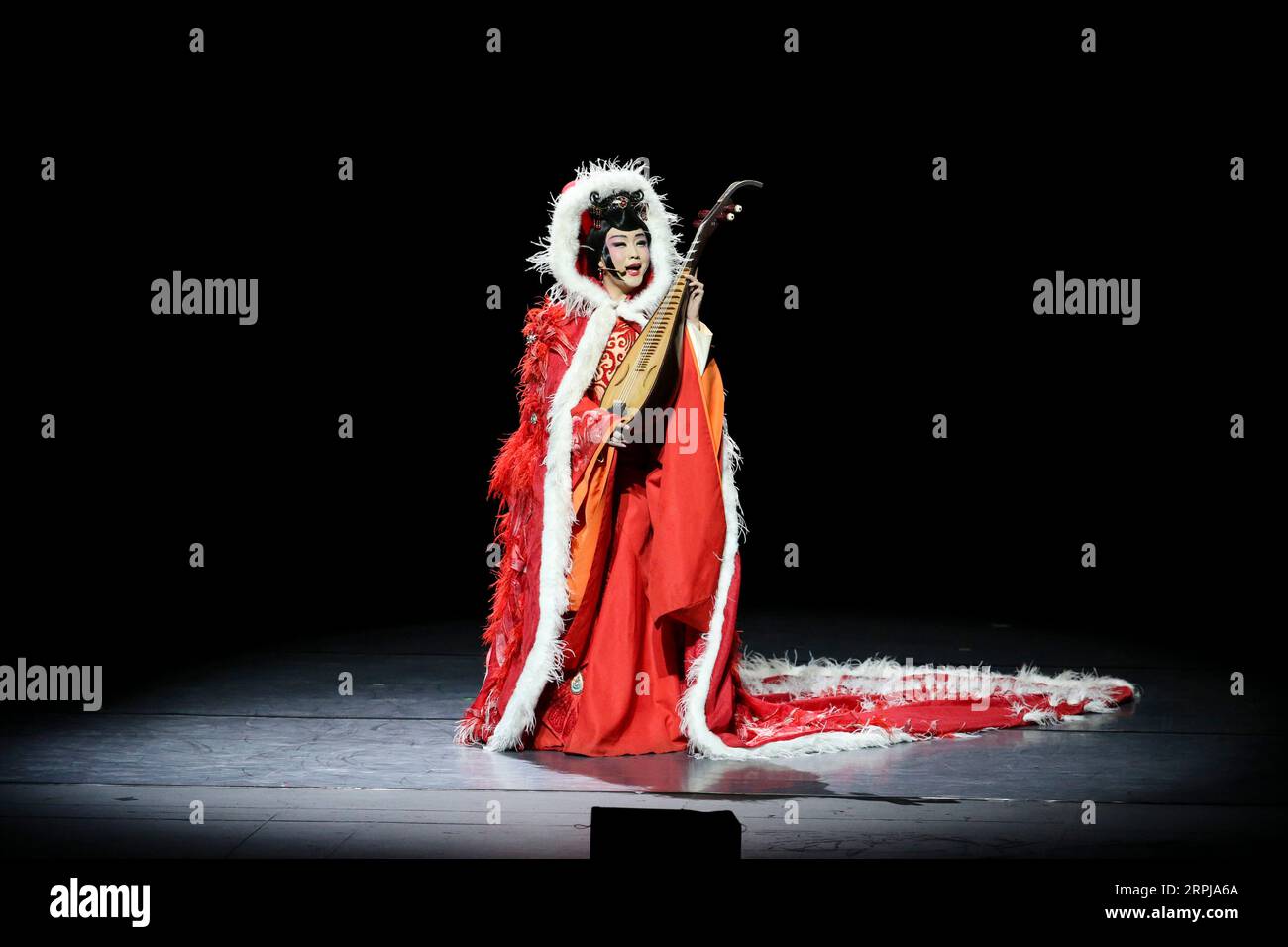 191202 -- SAN DIEGO U.S., Dec. 2, 2019 -- Artist Li Yugang performs ...
