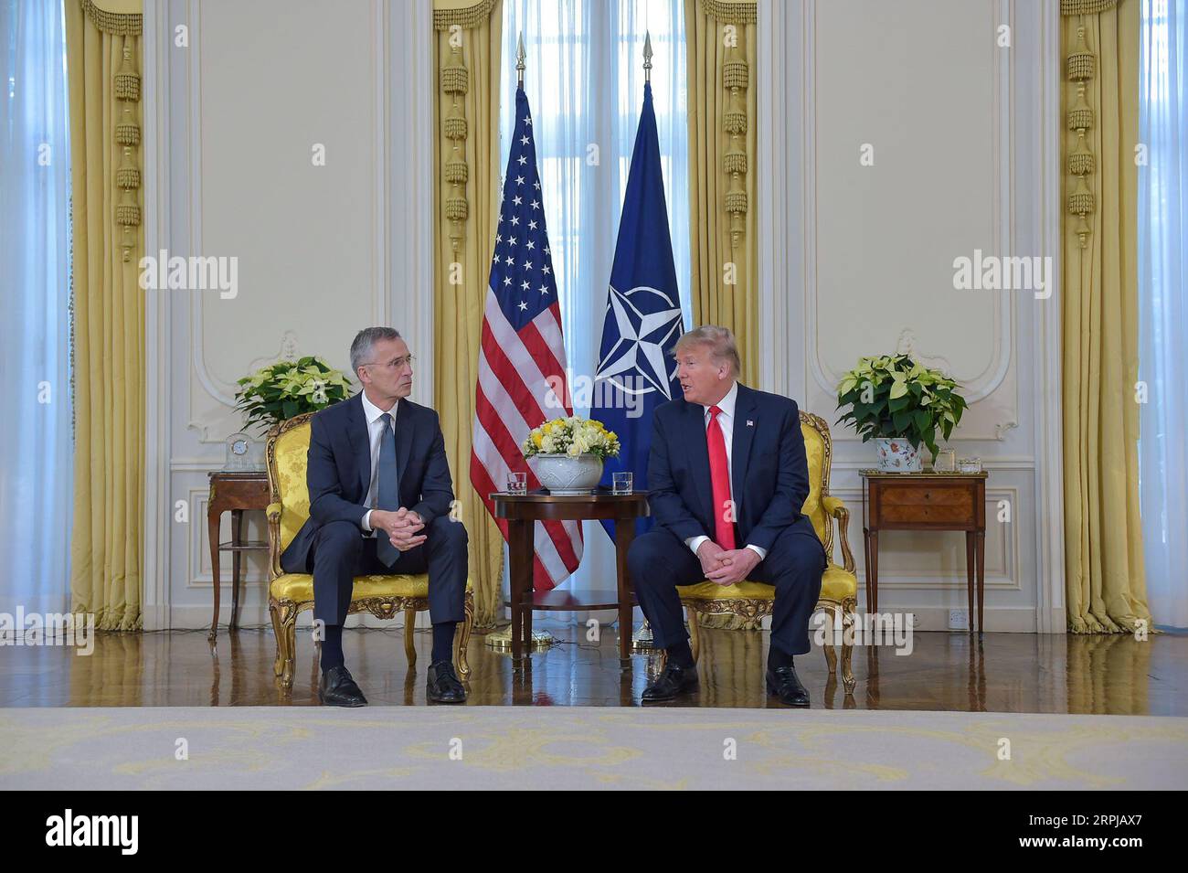 Nato handout hi-res stock photography and images - Alamy