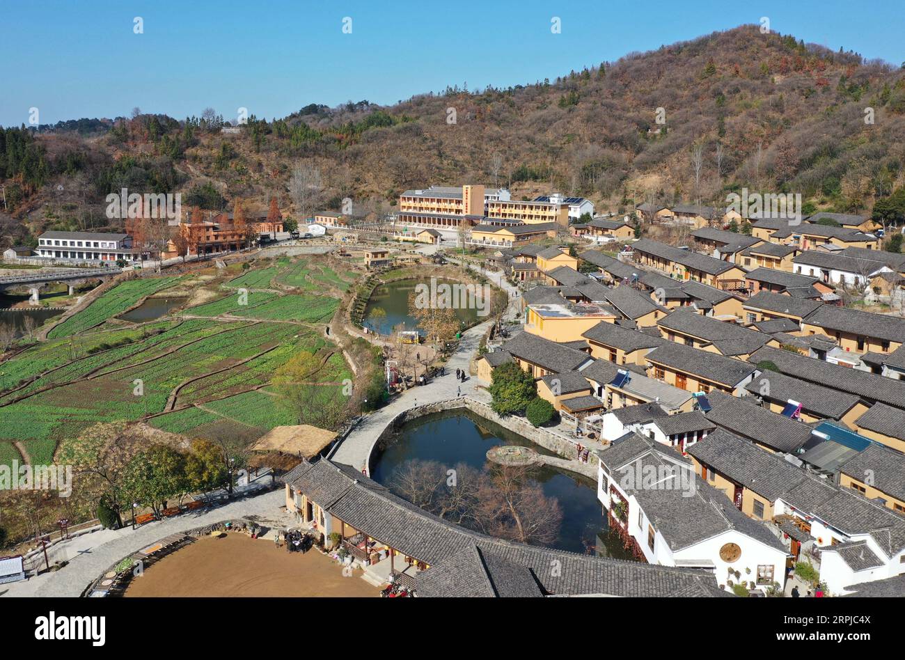 191205 -- XINXIAN, Dec. 5, 2019 -- Aerial photo taken on Dec. 4, 2019 ...