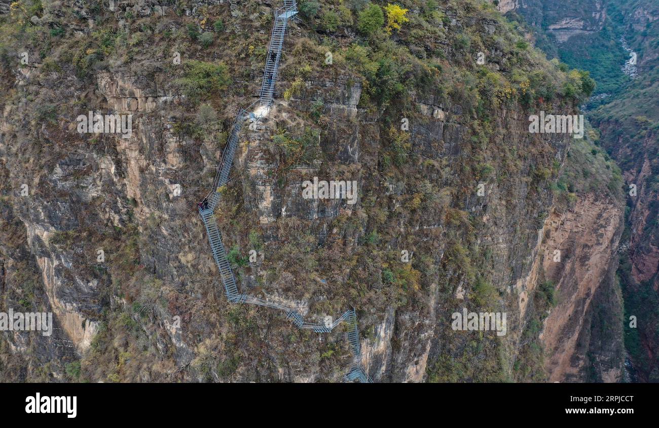 800 meter cliff on a steel ladder hi-res stock photography and images ...