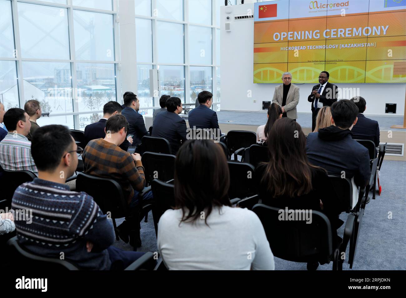 University genetics lab hi-res stock photography and images - Alamy