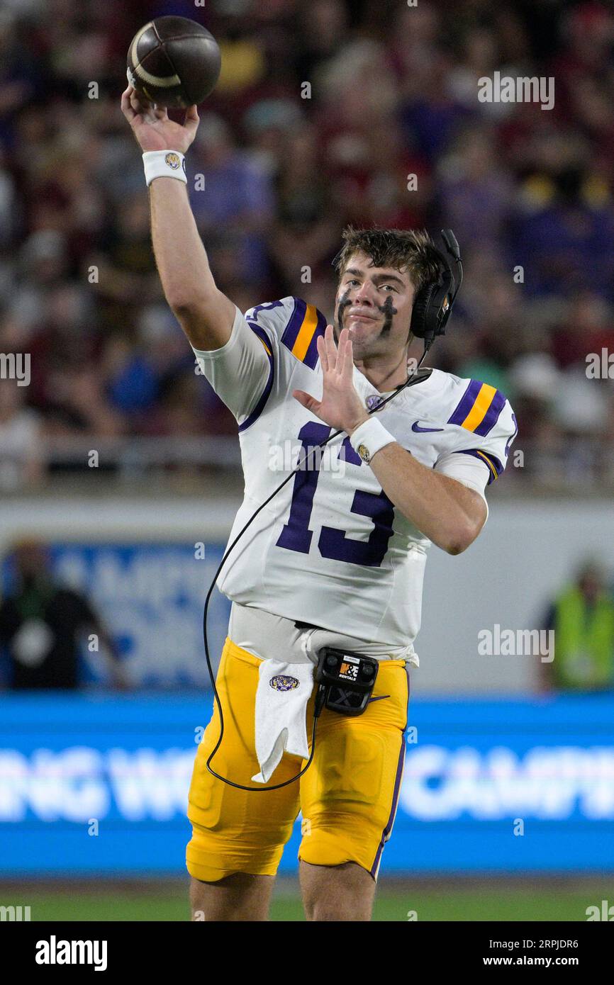 Lsu Quarterback Garrett Nussmeier 13 Throws During A Timeout In The