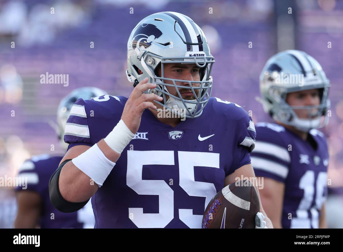 MANHATTAN, KS - SEPTEMBER 02: Kansas State Wildcats offensive lineman ...