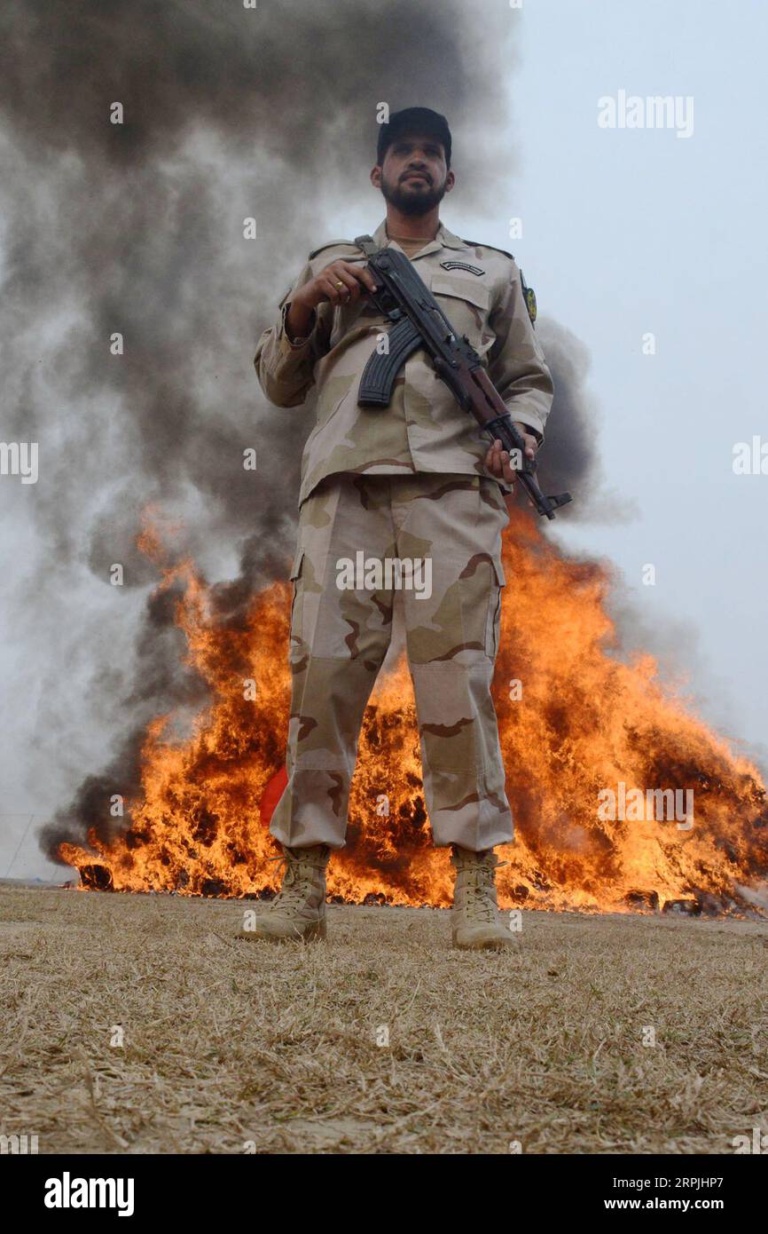 191211 -- LAHORE, Dec. 11, 2019 -- A Pakistani anti-narcotics force ...