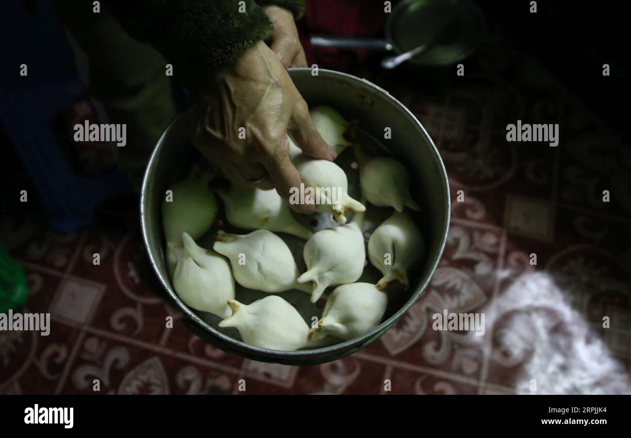 191212 -- KATHMANDU, Dec. 12, 2019 Xinhua -- A woman from Newar ...