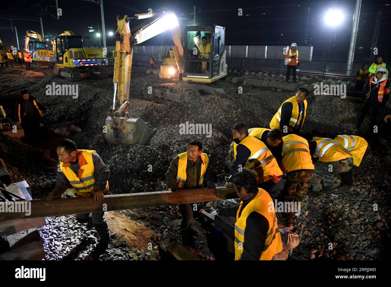 Hangzhou railway station construction hi-res stock photography and ...