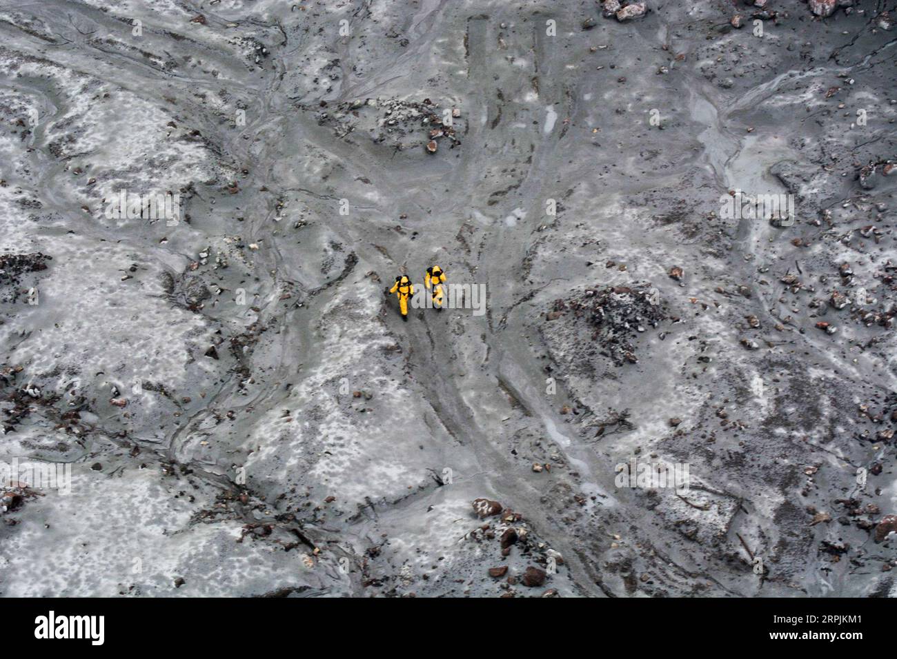 White island volcano eruption 2019 hi-res stock photography and images ...
