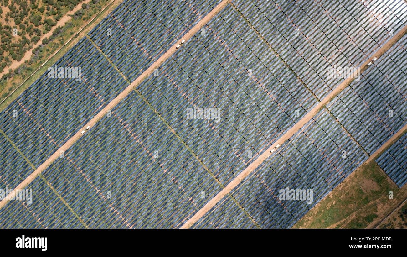 China solar farm africa hi-res stock photography and images - Alamy