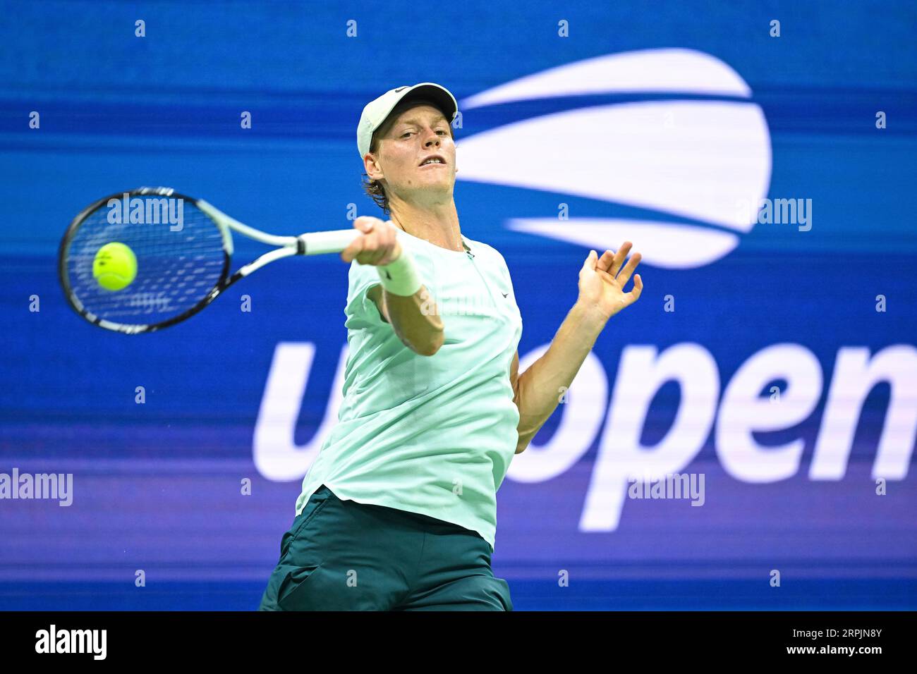 Why do people often say that the Medvedev forehand is "unorthodox" yet ...