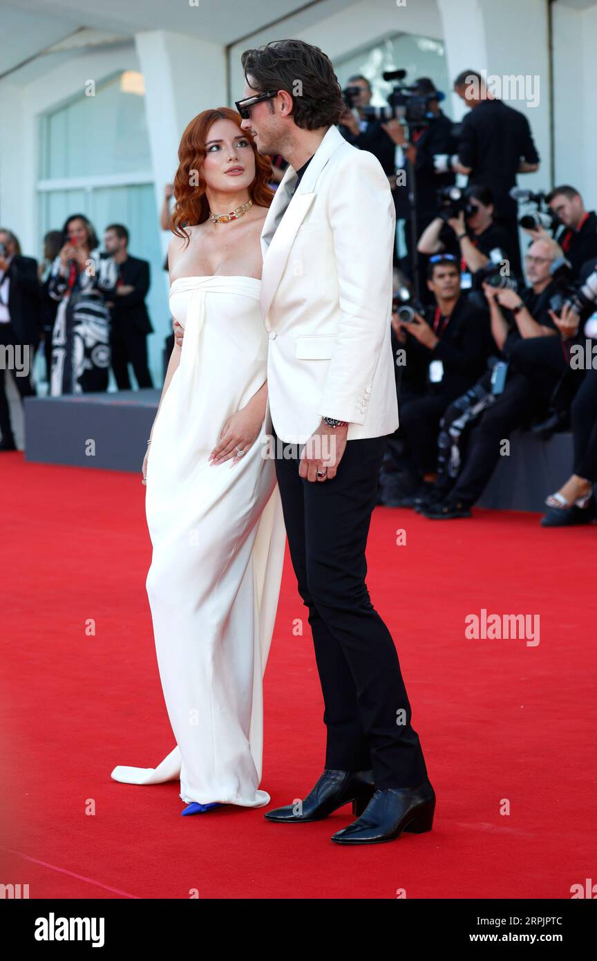 Bella thorne and mark emms hi-res stock photography and images - Alamy
