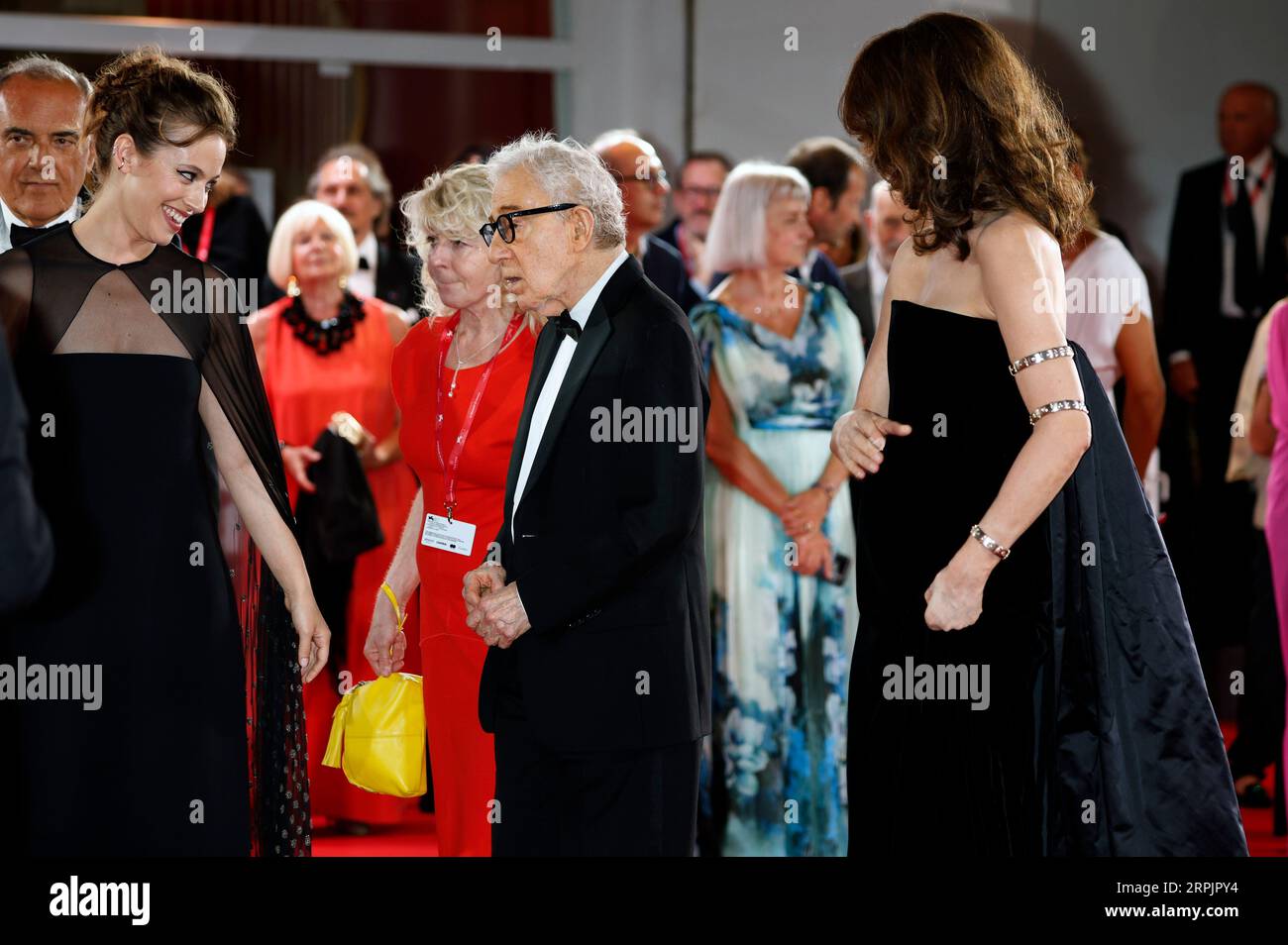 Lou de Laage, Woody Allen und Valerie Lemercier bei der Premiere des ...