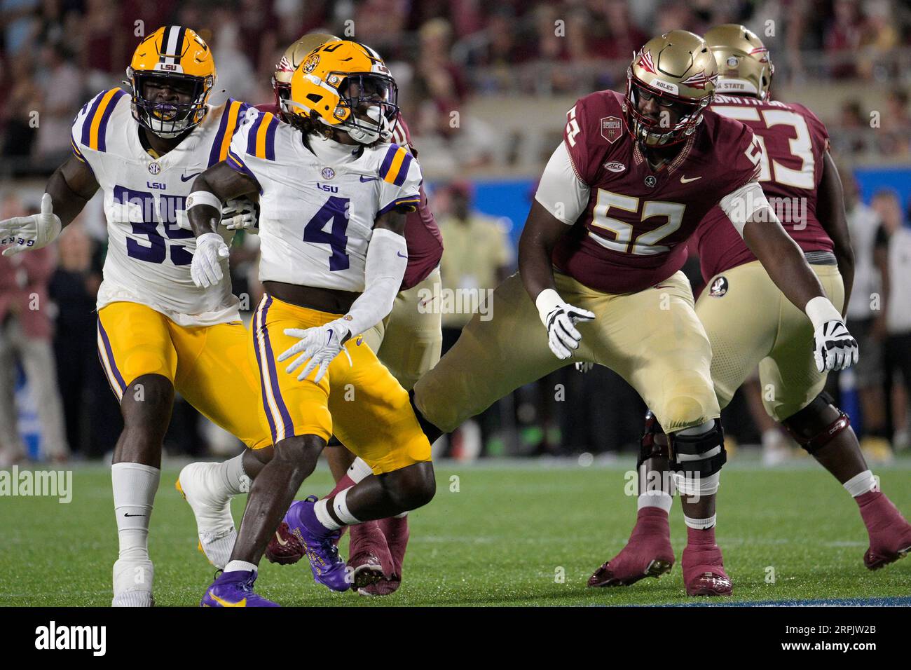 Florida State offensive lineman Robert Scott Jr. (52) blocks against ...