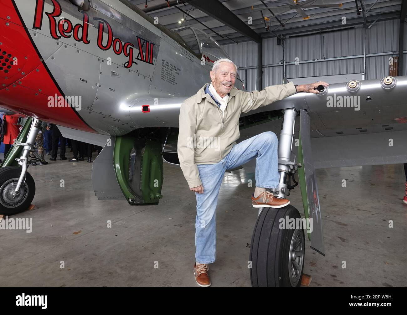Flying tigers plane hi-res stock photography and images - Alamy