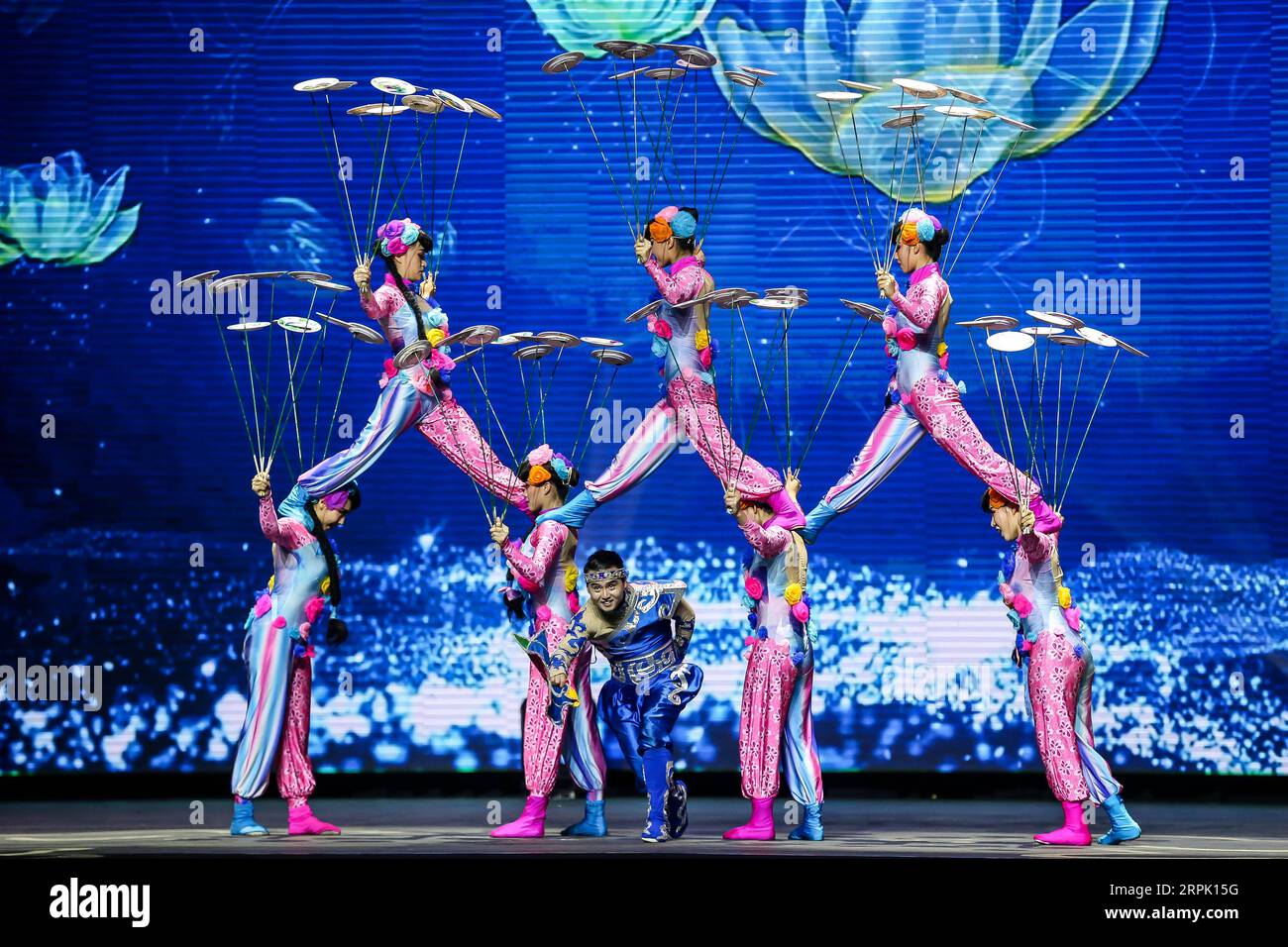 191224 -- QUEZON CITY, Dec. 24, 2019 -- Members of the China National ...