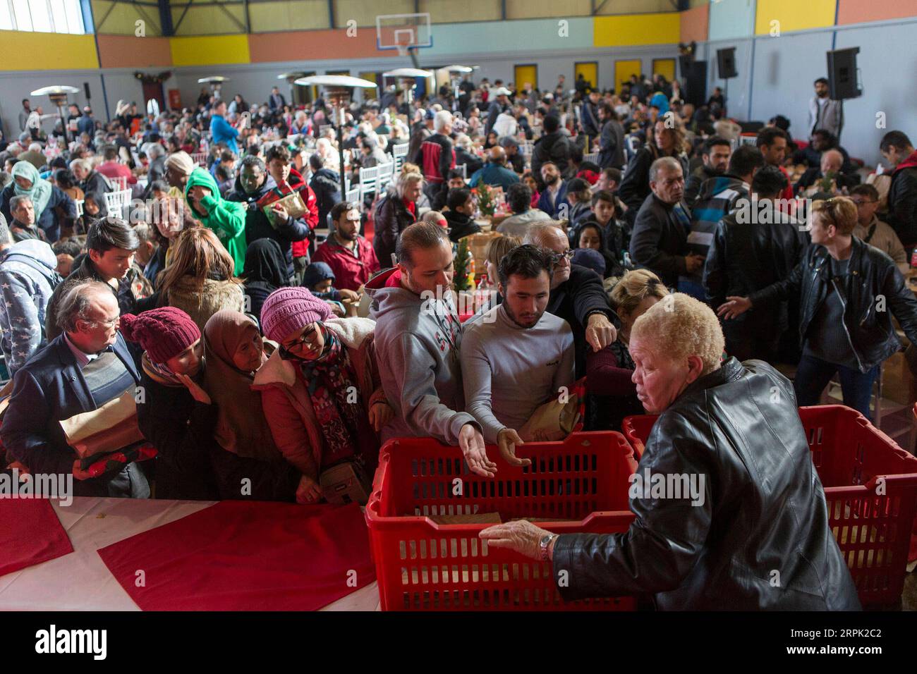 Homeless food line hi-res stock photography and images - Alamy