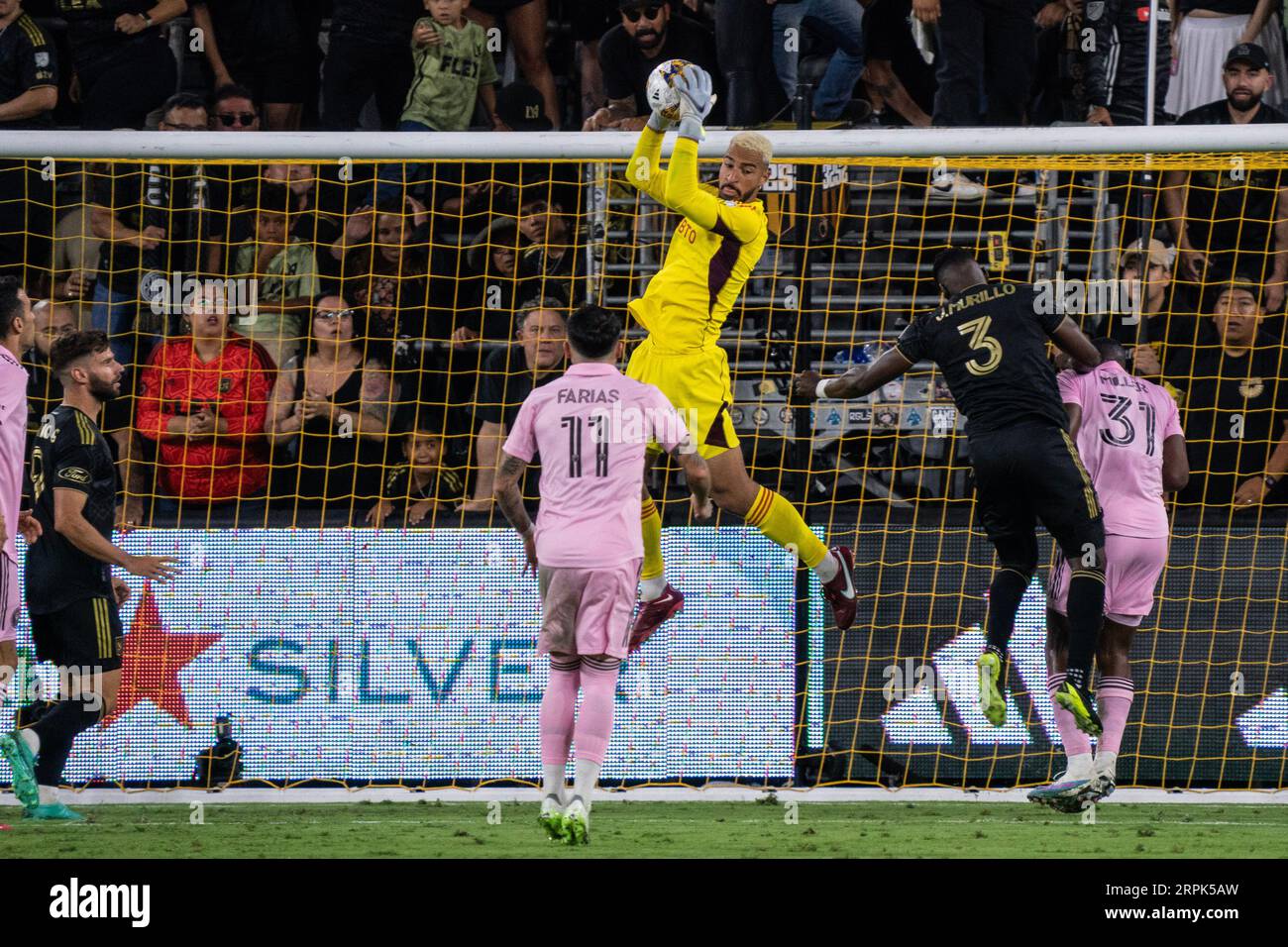 Inter Miami goalkeeper Drake Callender (1) secures a corner kick ...