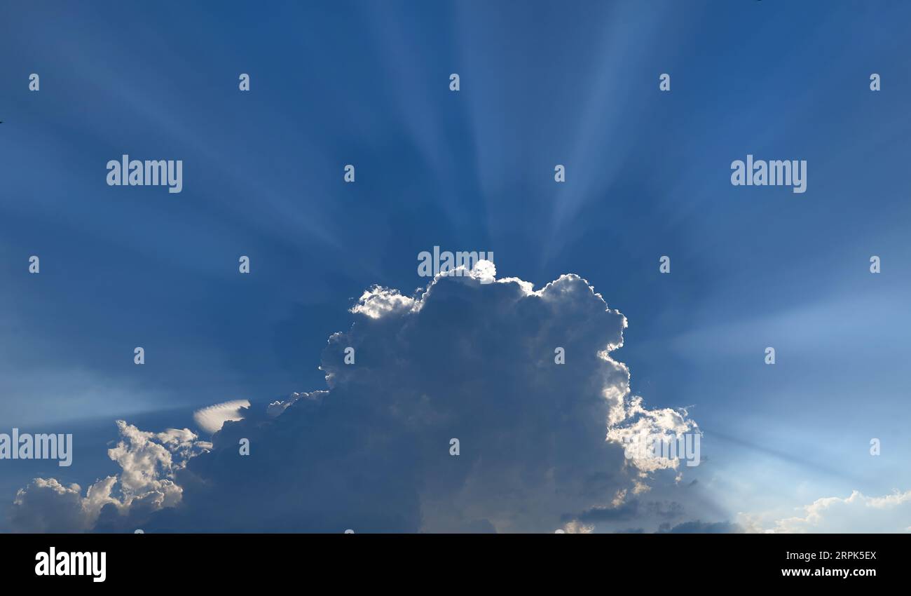 Sunbeam cloud ray sunset beam hi-res stock photography and images - Alamy