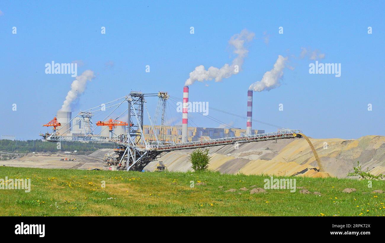 Mining machines in the KWB Bełchatów opencast mine Stock Photo - Alamy
