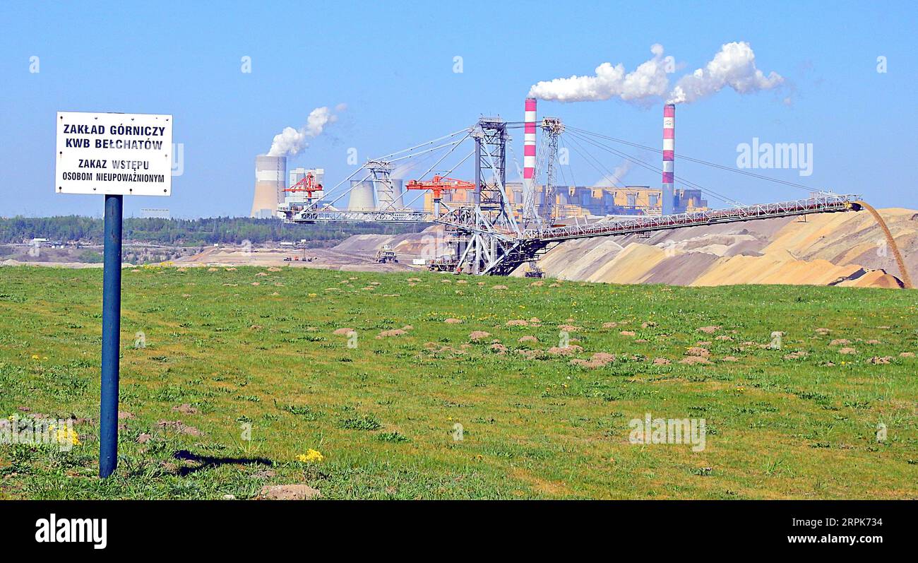 Mining machines in the KWB Bełchatów opencast mine Stock Photo - Alamy