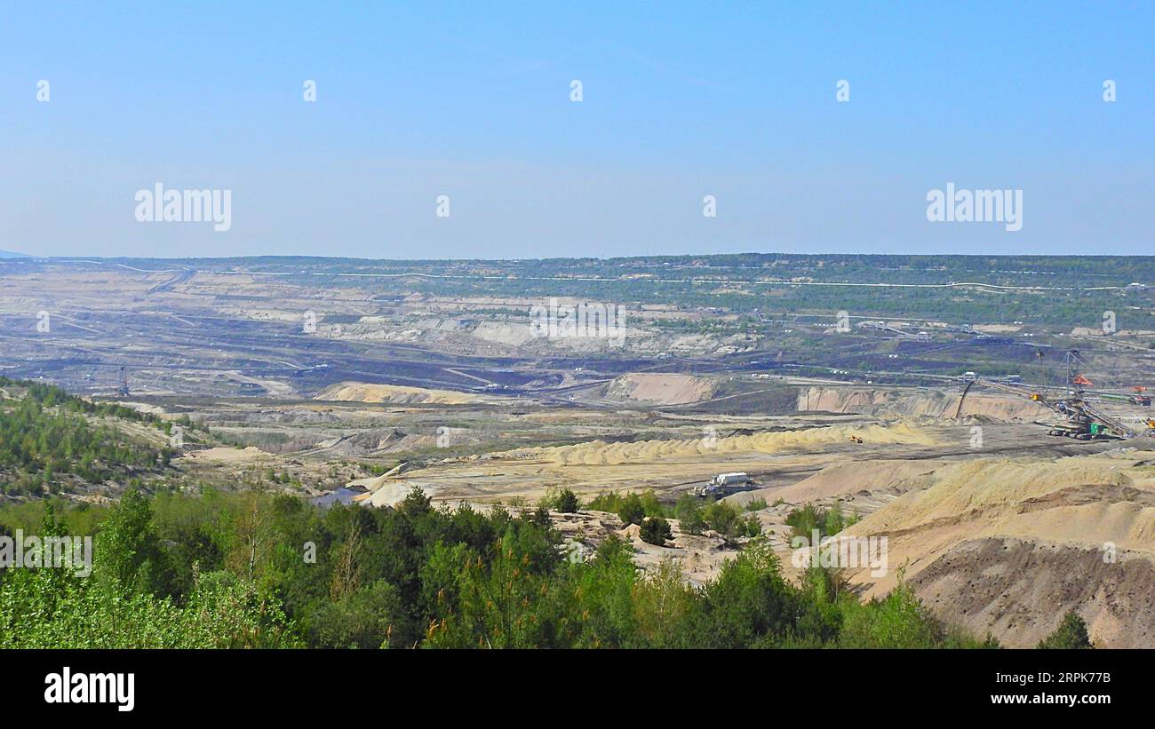 Mining machines in the KWB Bełchatów opencast mine Stock Photo - Alamy
