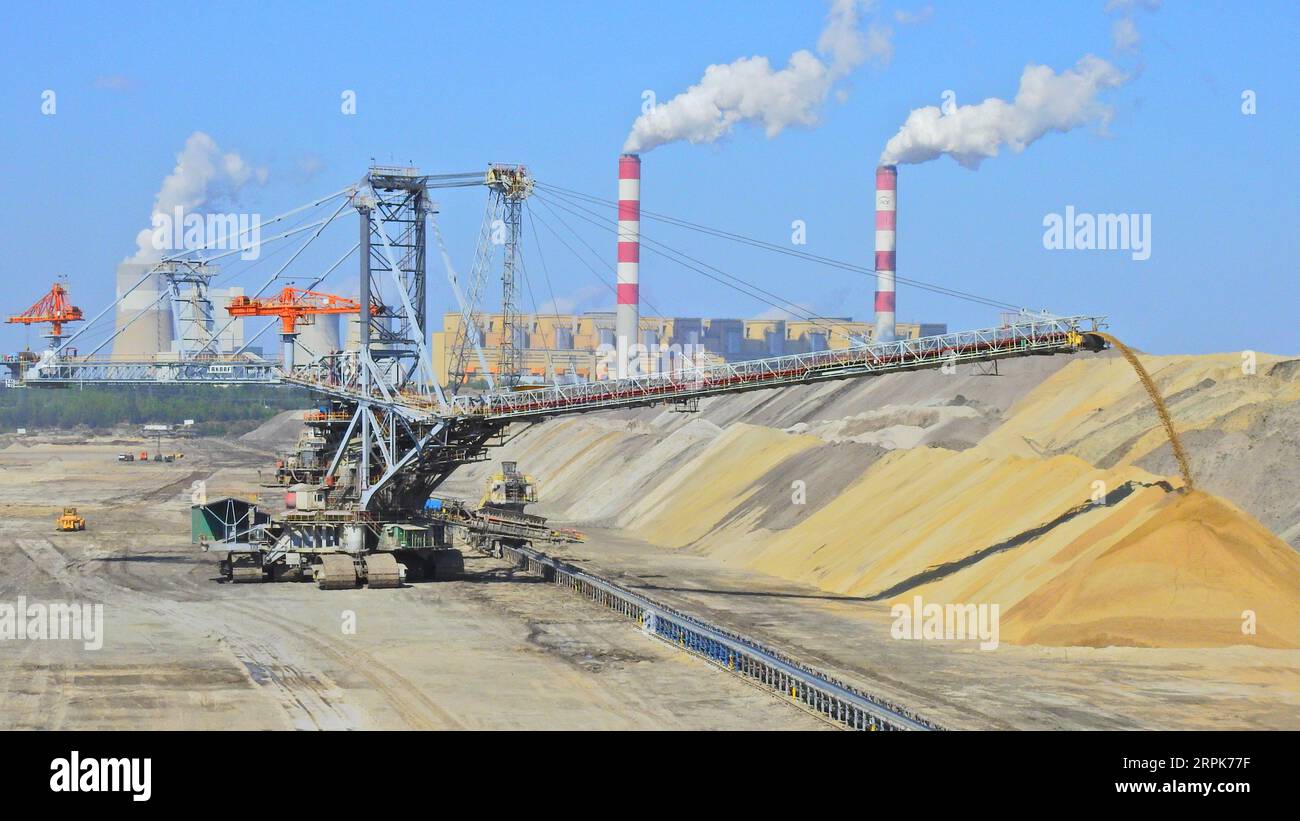 Mining machines in the KWB Bełchatów opencast mine Stock Photo - Alamy